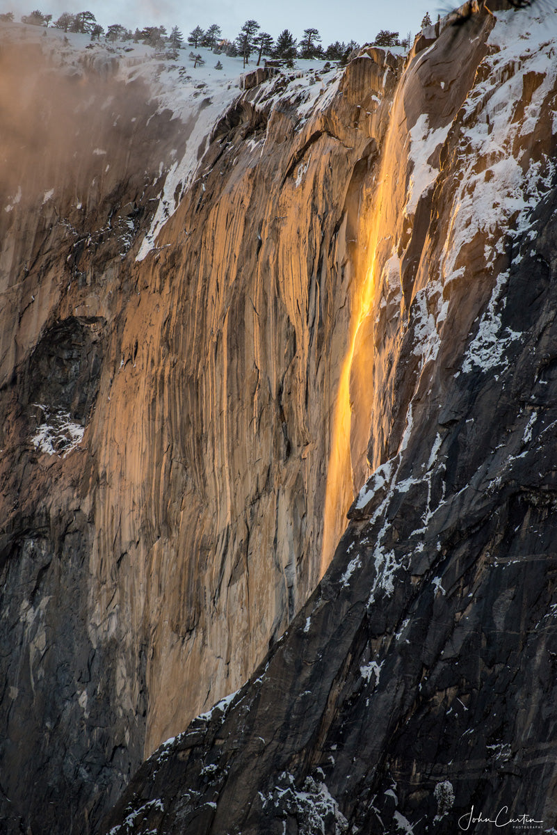 Horsetail Fall Light – Curtin Photography